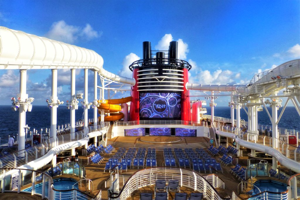 Planning A Family Reunion With These 10 Cruise Tips